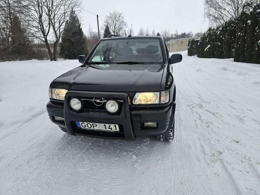 Black Opel Frontera 2003 in Jurbarkas, with an engine capacity of 2.20 L and mileage of 330 thousand km for 2850 €, photo 3 on AUTOMOTO.COM.LV