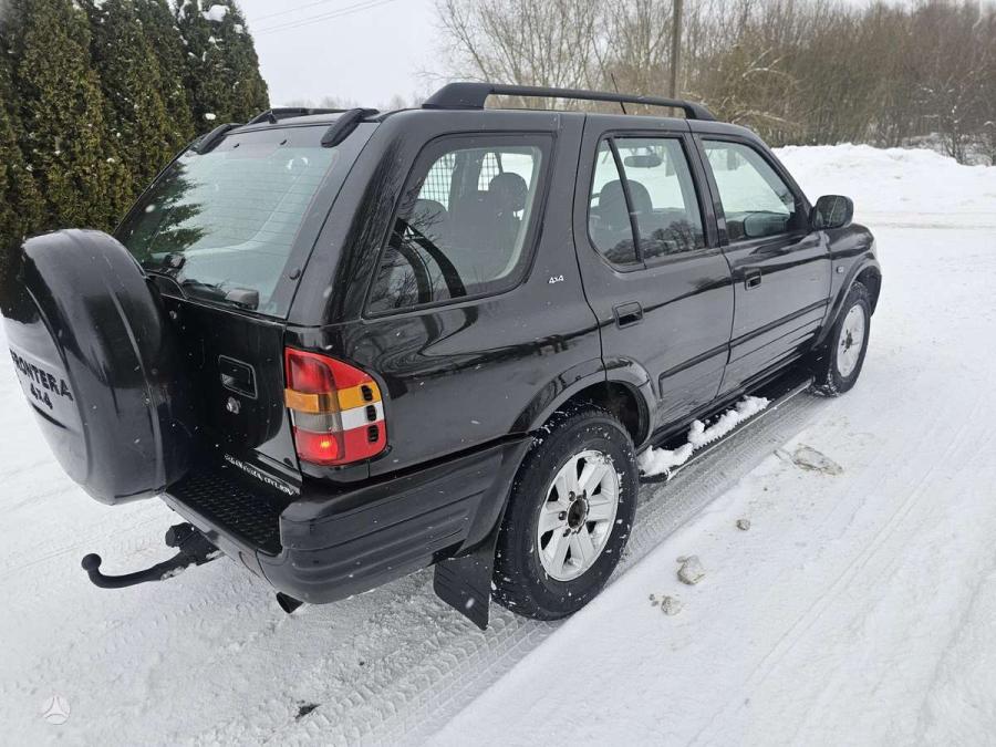 Black Opel Frontera 2003 in Jurbarkas, with an engine capacity of 2.20 L and mileage of 330 thousand km for 2850 €, photo 6 on AUTOMOTO.COM.LV