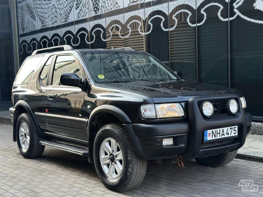 Black Opel Frontera 2003 in Kaunas, with an engine capacity of 2.20 L and mileage of 131 thousand km for 5000 €, photo 1 on AUTOMOTO.COM.LV