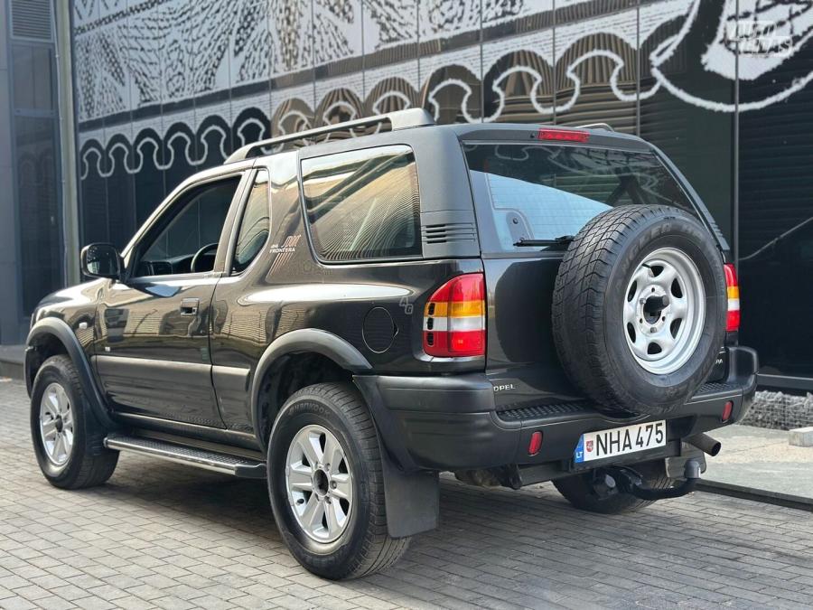 Black Opel Frontera 2003 in Kaunas, with an engine capacity of 2.20 L and mileage of 131 thousand km for 5000 €, photo 3 on AUTOMOTO.COM.LV