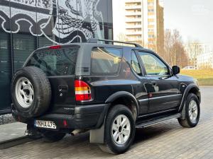 Black Opel Frontera 2003 in Kaunas, with an engine capacity of 2.20 L and mileage of 131 thousand km for 5000 €, photo 4 on AUTOMOTO.COM.LV