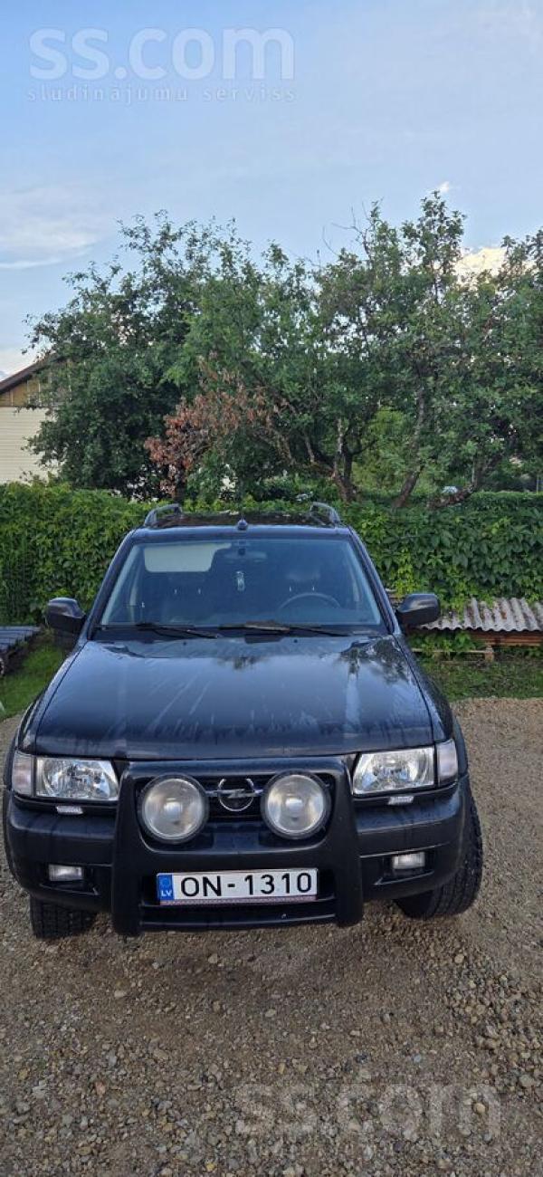 Black Opel Frontera 2003 in Rezekne, with an engine capacity of 2.20 L and mileage of 355 thousand km for 3250 €, photo 2 on AUTOMOTO.COM.LV