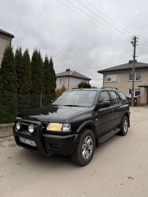 Black Opel Frontera 2004 in Gargzdai, with an engine capacity of 2.17 L and mileage of 339 thousand km for 2800 €, photo 2 on AUTOMOTO.COM.LV