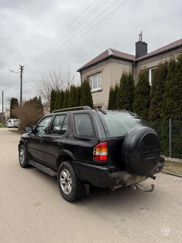 Black Opel Frontera 2004 in Gargzdai, with an engine capacity of 2.17 L and mileage of 339 thousand km for 2800 €, photo 4 on AUTOMOTO.COM.LV