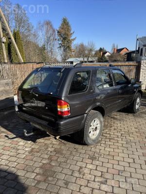 Black Opel Frontera 2004 in Riga, with an engine capacity of 2.20 L and mileage of 257 thousand km for 2700 €, photo 3 on AUTOMOTO.COM.LV