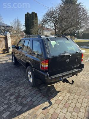 Black Opel Frontera 2004 in Riga, with an engine capacity of 2.20 L and mileage of 257 thousand km for 2700 €, photo 4 on AUTOMOTO.COM.LV