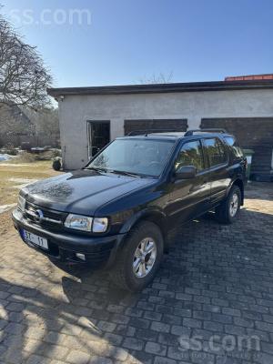 Black Opel Frontera 2004 in Riga, with an engine capacity of 2.20 L and mileage of 257 thousand km for 2700 €, photo 5 on AUTOMOTO.COM.LV