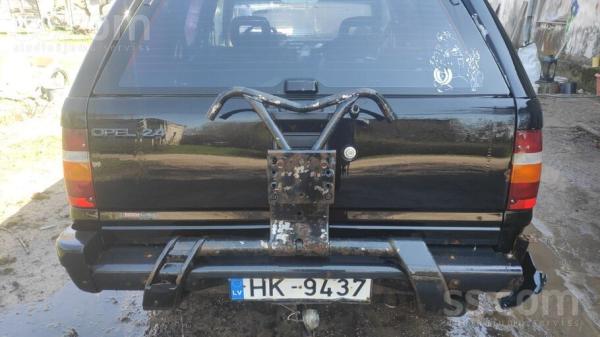 Black Opel Frontera 1992 in Gulbene, with an engine capacity of 2.40 L and mileage of 278 thousand km for 700 €, photo 2 on AUTOMOTO.COM.LV