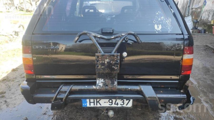 Black Opel Frontera 1992 in Gulbene, with an engine capacity of 2.40 L and mileage of 278 thousand km for 700 €, photo 3 on AUTOMOTO.COM.LV