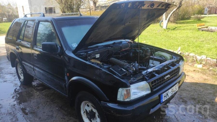 Black Opel Frontera 1992 in Gulbene, with an engine capacity of 2.40 L and mileage of 278 thousand km for 700 €, photo 11 on AUTOMOTO.COM.LV