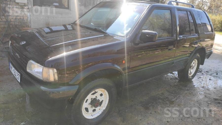 Black Opel Frontera 1992 in Gulbene, with an engine capacity of 2.40 L and mileage of 278 thousand km for 700 €, photo 1 on AUTOMOTO.COM.LV