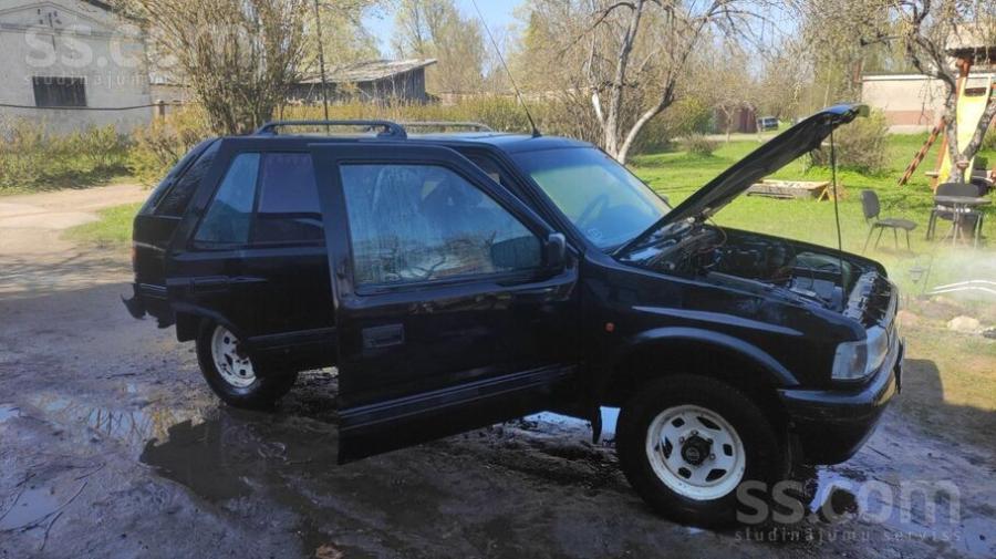 Black Opel Frontera 1992 in Gulbene, with an engine capacity of 2.40 L and mileage of 278 thousand km for 700 €, photo 7 on AUTOMOTO.COM.LV