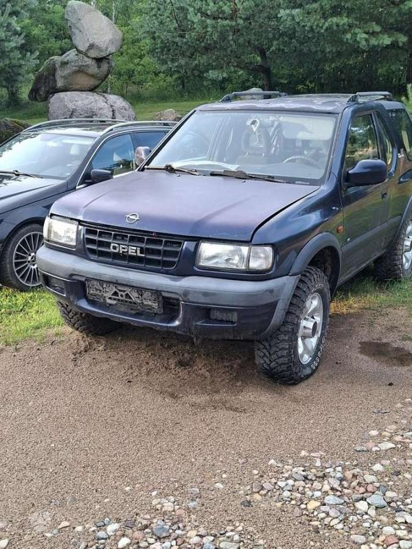 Blue Opel Frontera 2000 in Moletai, with an engine capacity of 2.20 L and mileage of 324 thousand km for 950 €, photo 2 on AUTOMOTO.COM.LV