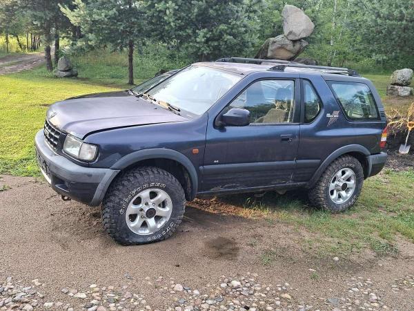 Blue Opel Frontera 2000 in Moletai, with an engine capacity of 2.20 L and mileage of 324 thousand km for 950 €, photo 4 on AUTOMOTO.COM.LV