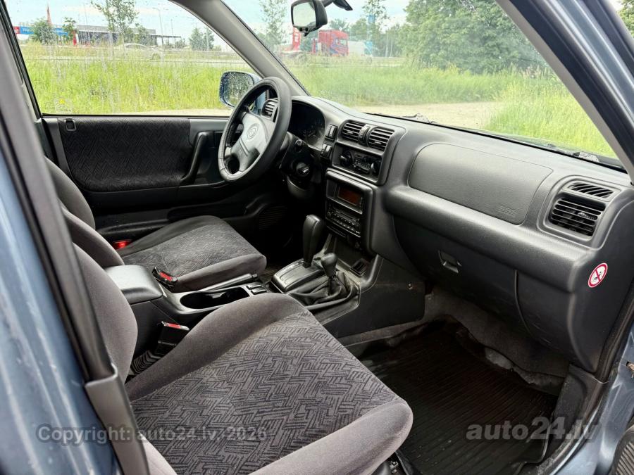 Zils Opel Frontera 2000 Tallina, ar dzinēja tilpumu 3.20 L un nobraukumu 189 tūkst. km par 950 €, foto 9 vietnē AUTOMOTO.COM.LV