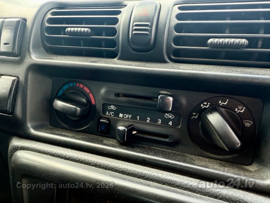 Zils Opel Frontera 2000 Tallina, ar dzinēja tilpumu 3.20 L un nobraukumu 189 tūkst. km par 950 €, foto 10 vietnē AUTOMOTO.COM.LV