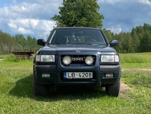 Blue Opel Frontera 2001 in Balvi, with an engine capacity of 2.20 L and mileage of 271 thousand km for 2200 €, photo 4 on AUTOMOTO.COM.LV