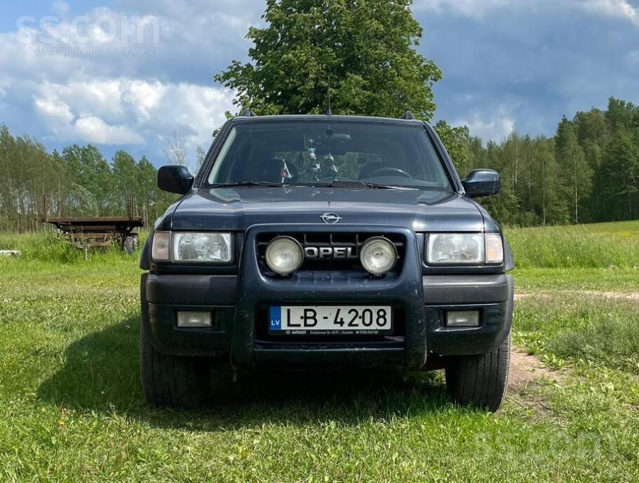 Blue Opel Frontera 2001 in Balvi, with an engine capacity of 2.20 L and mileage of 271 thousand km for 2200 €, photo 4 on AUTOMOTO.COM.LV
