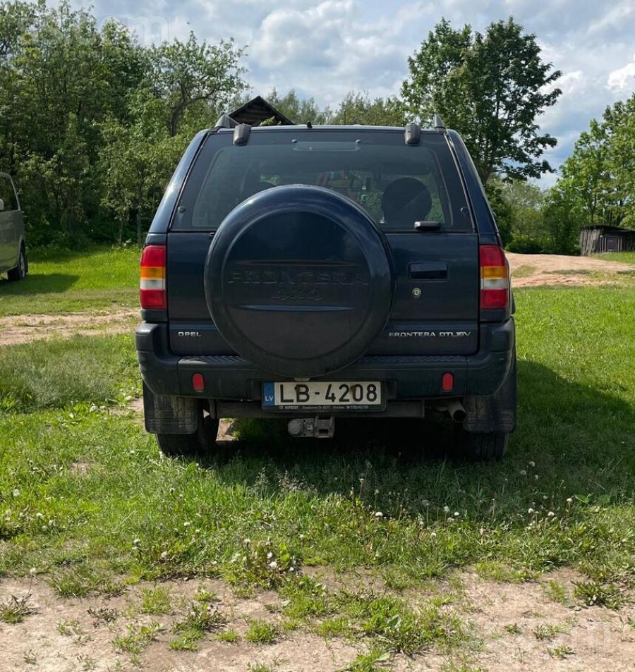 Blue Opel Frontera 2001 in Balvi, with an engine capacity of 2.20 L and mileage of 271 thousand km for 2200 €, photo 5 on AUTOMOTO.COM.LV