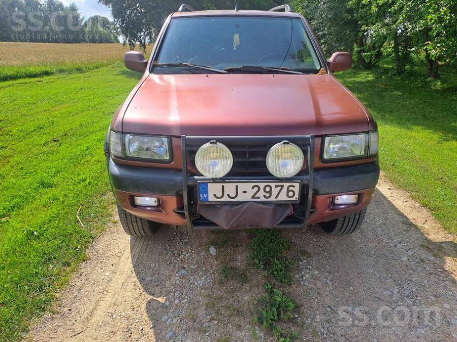 Brown Opel Frontera 2001 in Talsi, with an engine capacity of 2.20 L and mileage of 324 thousand km for 2000 €, photo 1 on AUTOMOTO.COM.LV