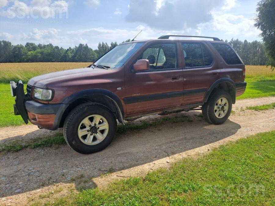 Brown Opel Frontera 2001 in Talsi, with an engine capacity of 2.20 L and mileage of 324 thousand km for 2000 €, photo 3 on AUTOMOTO.COM.LV