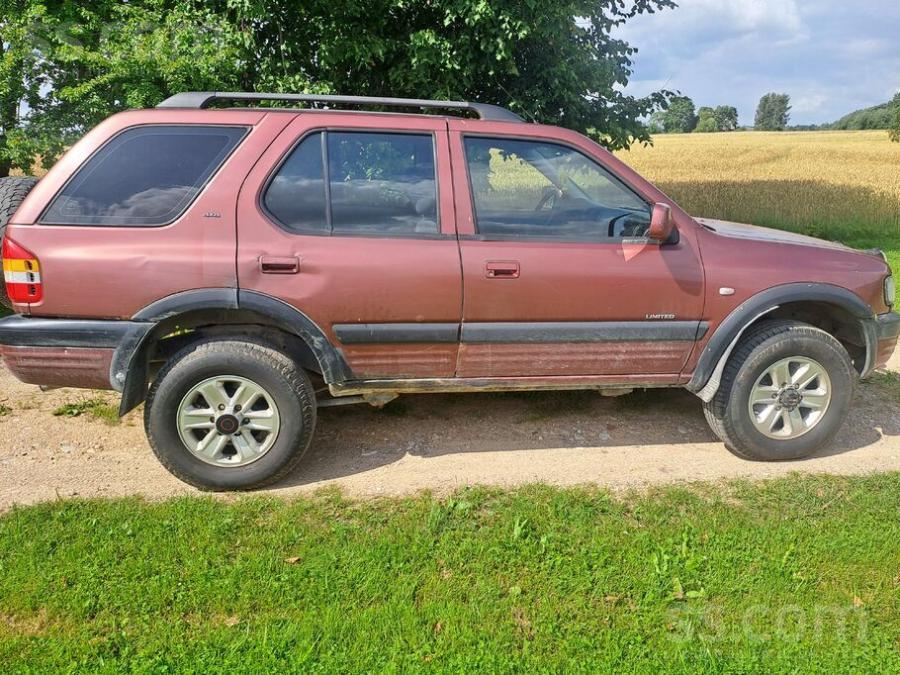 Brown Opel Frontera 2001 in Talsi, with an engine capacity of 2.20 L and mileage of 324 thousand km for 2000 €, photo 5 on AUTOMOTO.COM.LV