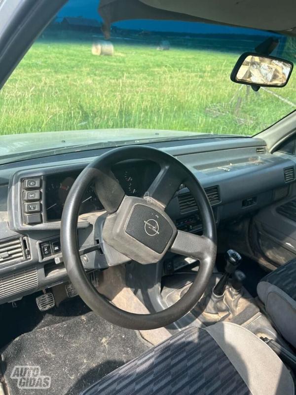 Opel Frontera 1994 in Prienai, with an engine capacity of 2.30 L and mileage of 250 thousand km for 550 €, photo 5 on AUTOMOTO.COM.LV