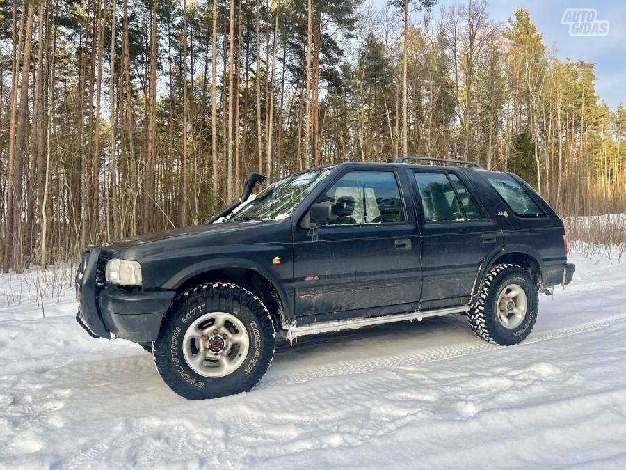 Opel Frontera 1995 in Vilnius, with an engine capacity of 2.20 L and mileage of 300 thousand km for 2799 €, photo 4 on AUTOMOTO.COM.LV