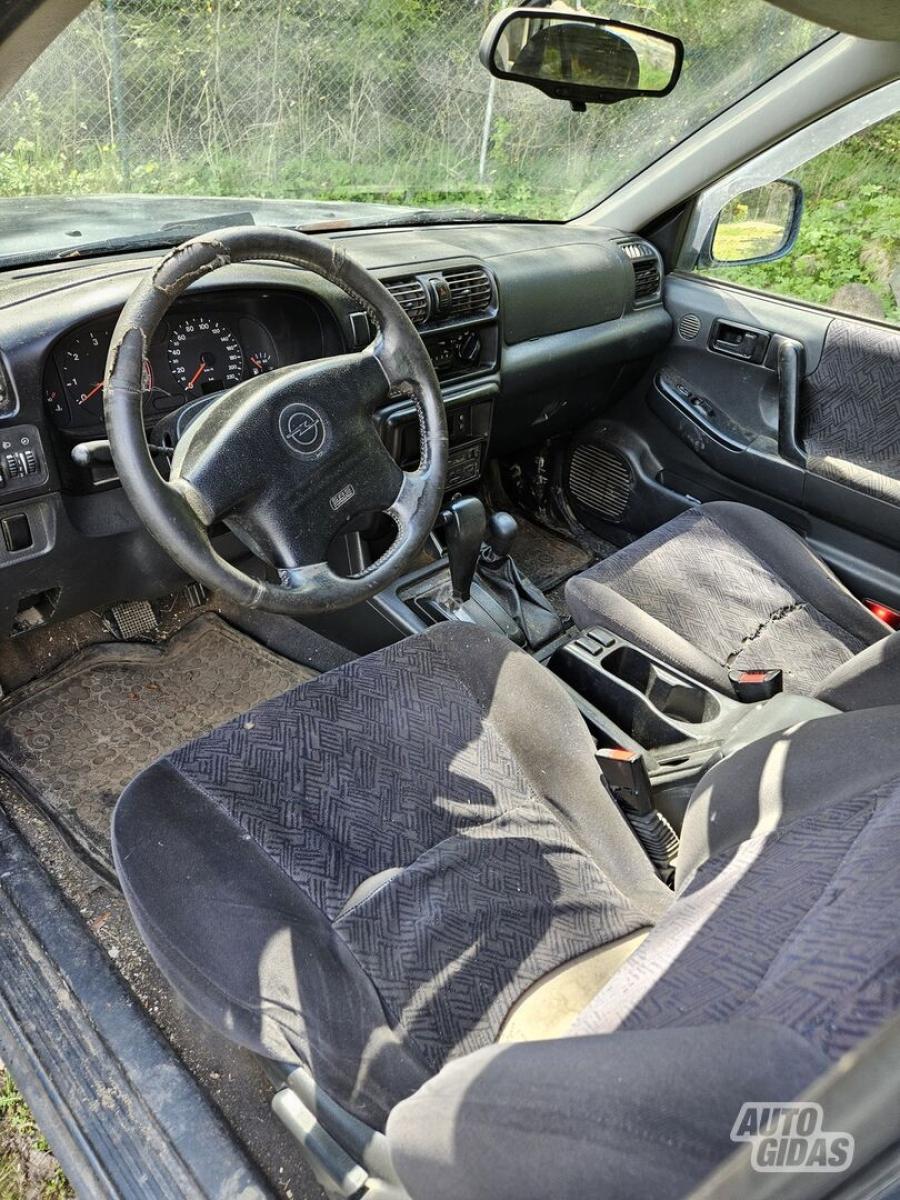 Opel Frontera 2000 in Prienai, with an engine capacity of 2.20 L and mileage of 319 thousand km for 900 €, photo 8 on AUTOMOTO.COM.LV