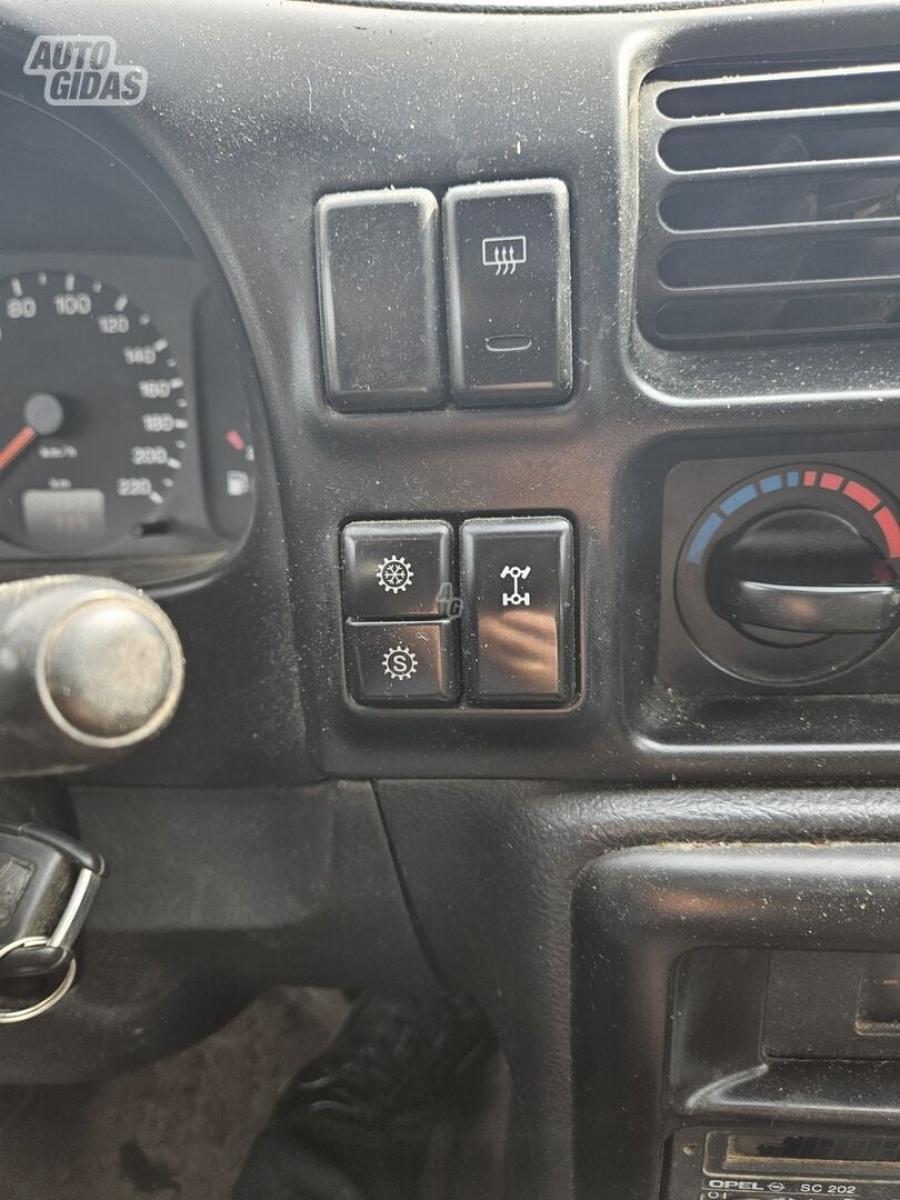 Opel Frontera 2000 Prienai, ar dzinēja tilpumu 2.20 L un nobraukumu 300 tūkst. km par 777 €, foto 18 vietnē AUTOMOTO.COM.LV