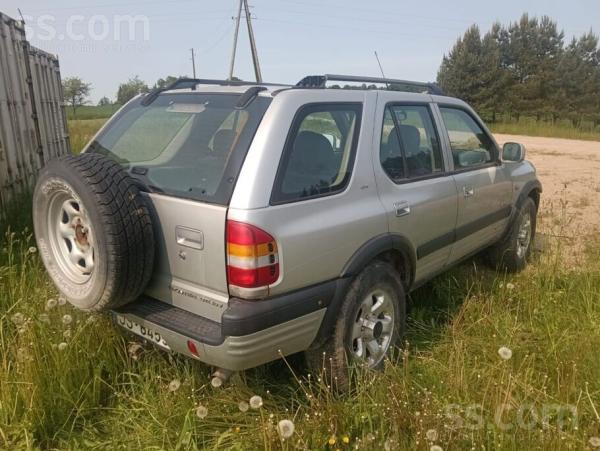 Opel Frontera 2001 Limbaži, ar dzinēja tilpumu 2.20 L un nobraukumu 293 tūkst. km par 1150 €, foto 3 vietnē AUTOMOTO.COM.LV