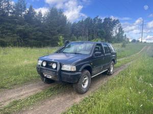 Green Opel Frontera 1995 in Vilnius, with an engine capacity of 2.26 L and mileage of 230 thousand km for 1950 €, photo 3 on AUTOMOTO.COM.LV