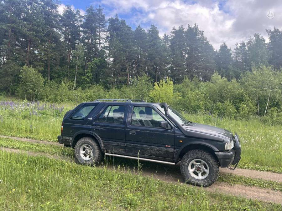 Green Opel Frontera 1995 in Vilnius, with an engine capacity of 2.26 L and mileage of 230 thousand km for 1950 €, photo 6 on AUTOMOTO.COM.LV