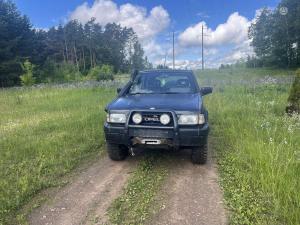 Green Opel Frontera 1995 in Vilnius, with an engine capacity of 2.26 L and mileage of 230 thousand km for 1950 €, photo 8 on AUTOMOTO.COM.LV