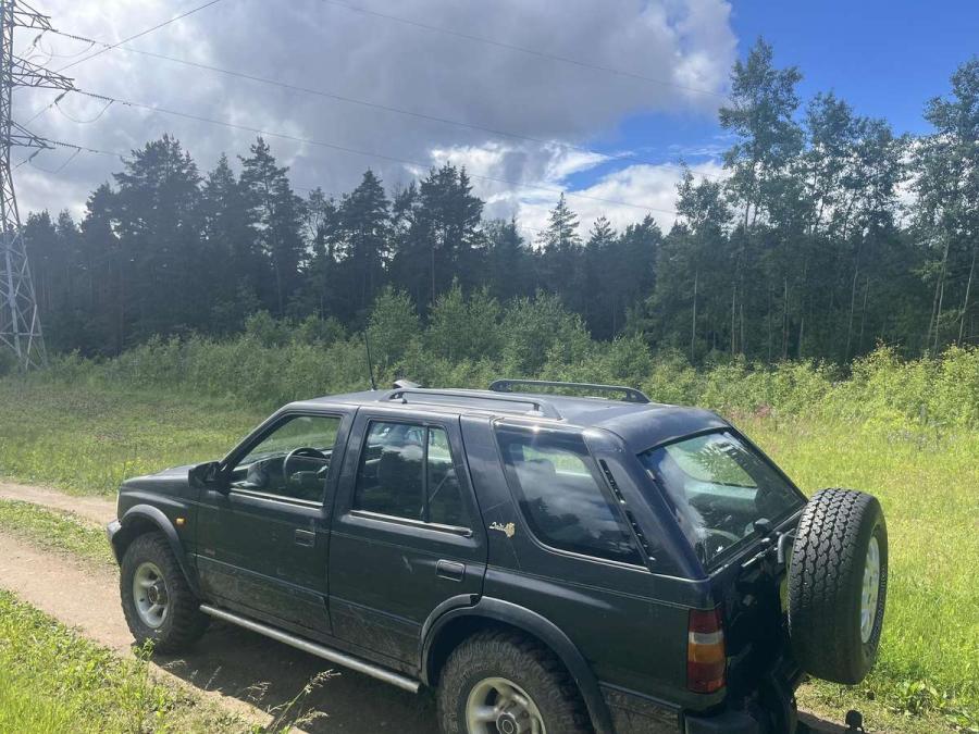 Green Opel Frontera 1995 in Vilnius, with an engine capacity of 2.26 L and mileage of 230 thousand km for 1950 €, photo 12 on AUTOMOTO.COM.LV
