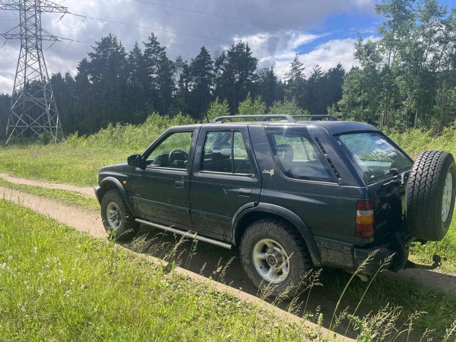 Green Opel Frontera 1995 in Vilnius, with an engine capacity of 2.26 L and mileage of 230 thousand km for 1950 €, photo 13 on AUTOMOTO.COM.LV