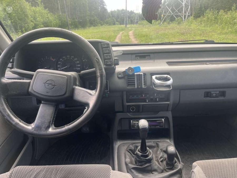 Green Opel Frontera 1995 in Vilnius, with an engine capacity of 2.26 L and mileage of 230 thousand km for 1950 €, photo 20 on AUTOMOTO.COM.LV