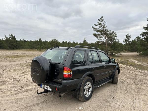 Green Opel Frontera 1999 in Ventspils, with an engine capacity of 2.20 L and mileage of 298 thousand km for 3550 €, photo 4 on AUTOMOTO.COM.LV