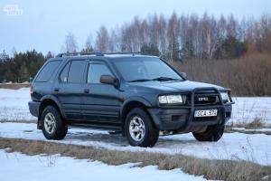 Zaļš Opel Frontera 1999 Viļņa, ar dzinēja tilpumu 2.20 L un nobraukumu 439 tūkst. km par 2000 €, foto  vietnē AUTOMOTO.COM.LV
