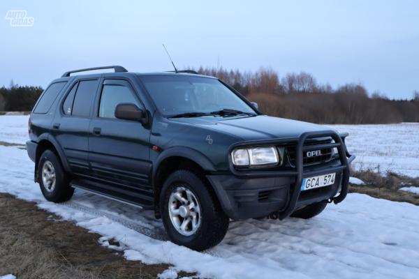 Green Opel Frontera 1999 in Vilnius, with an engine capacity of 2.20 L and mileage of 439 thousand km for 2000 €, photo 4 on AUTOMOTO.COM.LV
