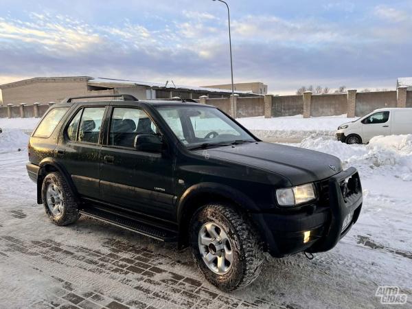 Green Opel Frontera 2001 in Silute, with an engine capacity of 2.20 L and mileage of 135 thousand km for 2350 €, photo 2 on AUTOMOTO.COM.LV