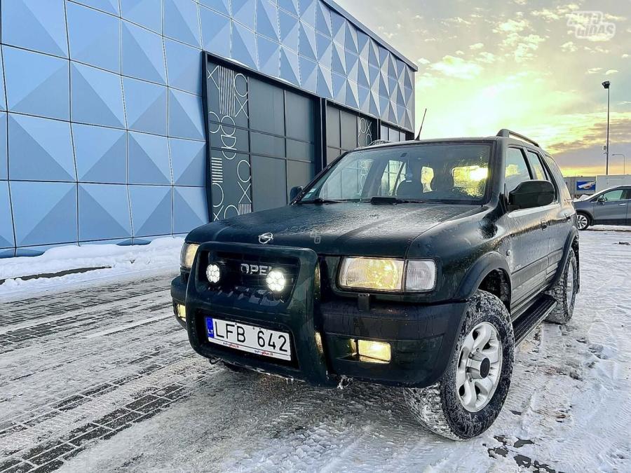 Green Opel Frontera 2001 in Silute, with an engine capacity of 2.20 L and mileage of 135 thousand km for 2350 €, photo 3 on AUTOMOTO.COM.LV
