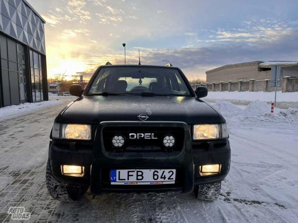 Green Opel Frontera 2001 in Silute, with an engine capacity of 2.20 L and mileage of 135 thousand km for 2350 €, photo 4 on AUTOMOTO.COM.LV