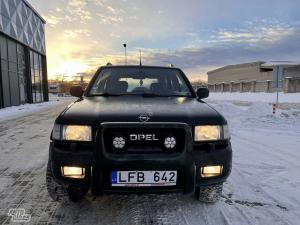 Green Opel Frontera 2001 in Silute, with an engine capacity of 2.20 L and mileage of 135 thousand km for 2350 €, photo 4 on AUTOMOTO.COM.LV