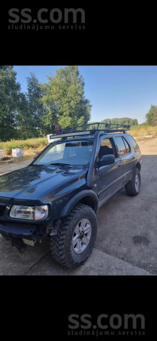Green Opel Frontera 2003 in Talsi, with an engine capacity of 2.20 L and mileage of 145 thousand km for 1400 €, photo 5 on AUTOMOTO.COM.LV