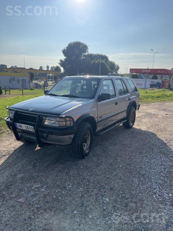Pelēks Opel Frontera 1996 Krāslava, ar dzinēja tilpumu 2.30 L un nobraukumu 262 tūkst. km par 2300 €, foto 1 vietnē AUTOMOTO.COM.LV