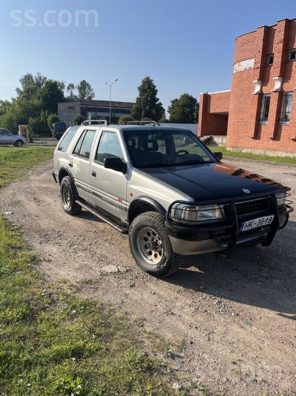 Pelēks Opel Frontera 1996 Krāslava, ar dzinēja tilpumu 2.30 L un nobraukumu 262 tūkst. km par 2300 €, foto 2 vietnē AUTOMOTO.COM.LV