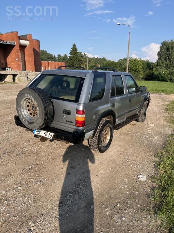Pelēks Opel Frontera 1996 Krāslava, ar dzinēja tilpumu 2.30 L un nobraukumu 262 tūkst. km par 2300 €, foto 3 vietnē AUTOMOTO.COM.LV