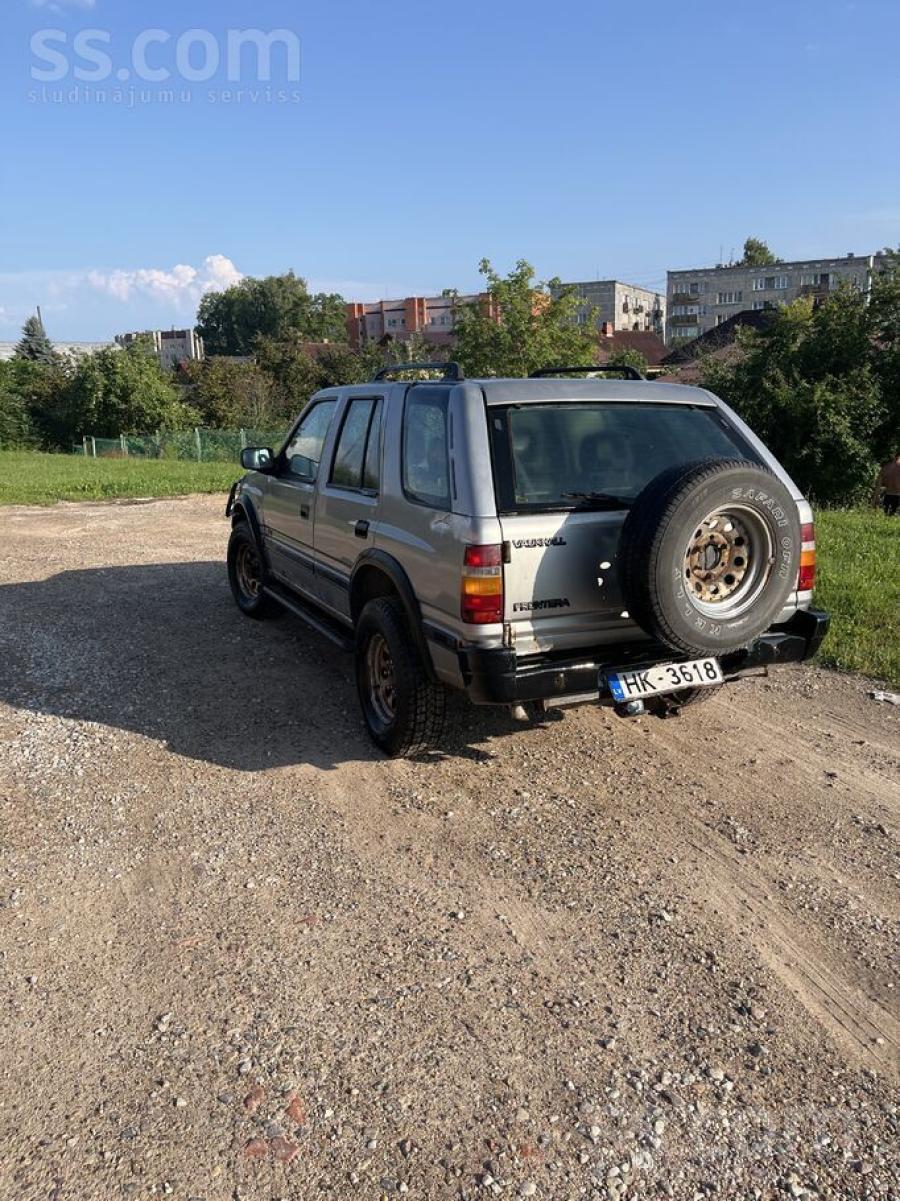 Pelēks Opel Frontera 1996 Krāslava, ar dzinēja tilpumu 2.30 L un nobraukumu 262 tūkst. km par 2300 €, foto 5 vietnē AUTOMOTO.COM.LV