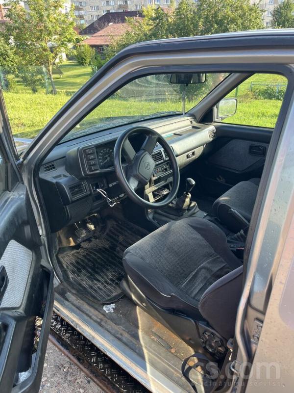 Pelēks Opel Frontera 1996 Krāslava, ar dzinēja tilpumu 2.30 L un nobraukumu 262 tūkst. km par 2300 €, foto 5 vietnē AUTOMOTO.COM.LV